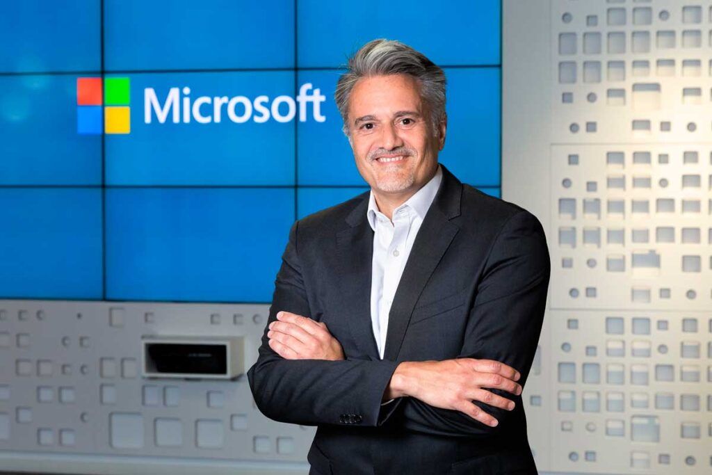 Paco Salcedo releva a Alberto Granados en la presidencia de Microsoft España